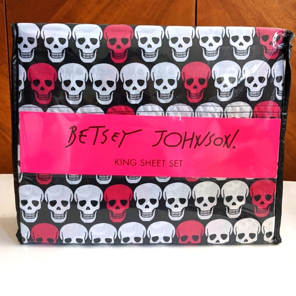Betsey Johnson | Bedding | Betsey Johnson King Multi Skull Sheet Set ...